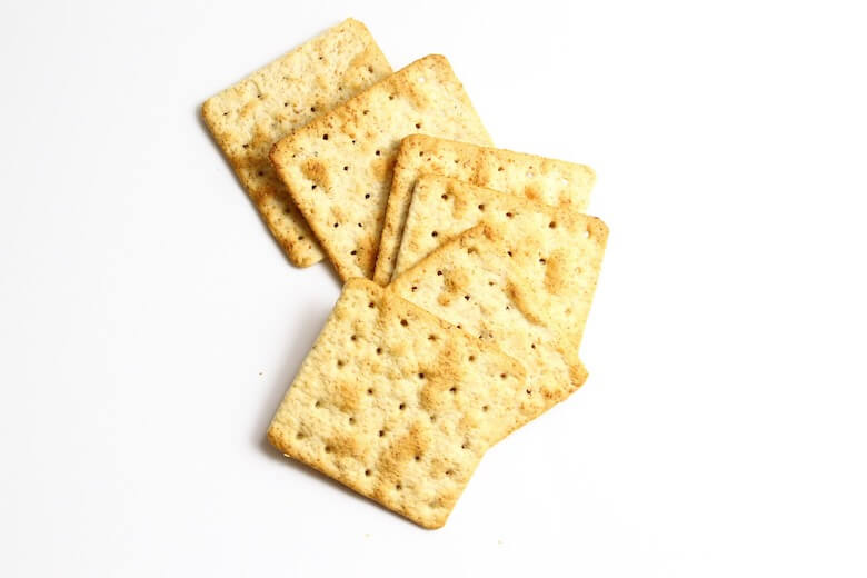Met wat simpele crackers kun je echt wat heerlijks maken. Dit recept ...