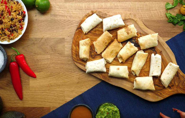 Zin in een hapje voor vanavond? Maak dan eens deze mini-burrito's! Heel ...