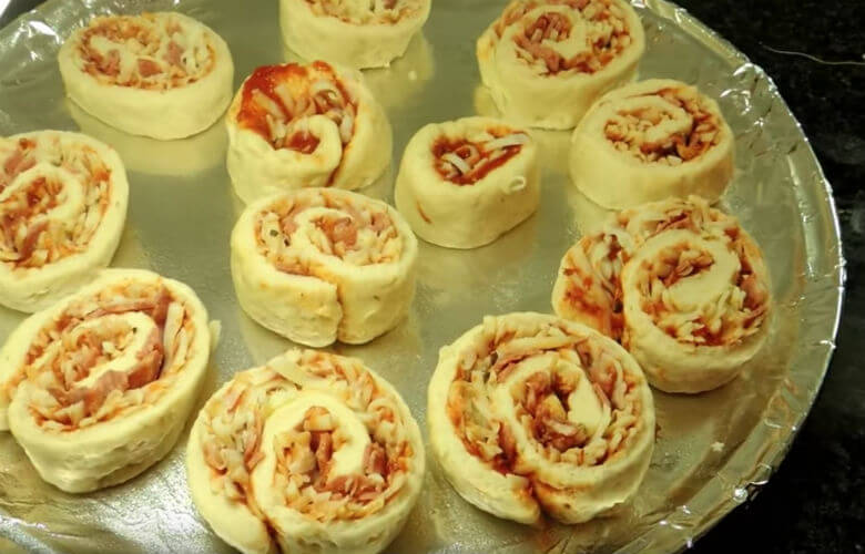 Maak deze schattige pizza-rolletjes met maar 5 ingrediënten, ze zijn