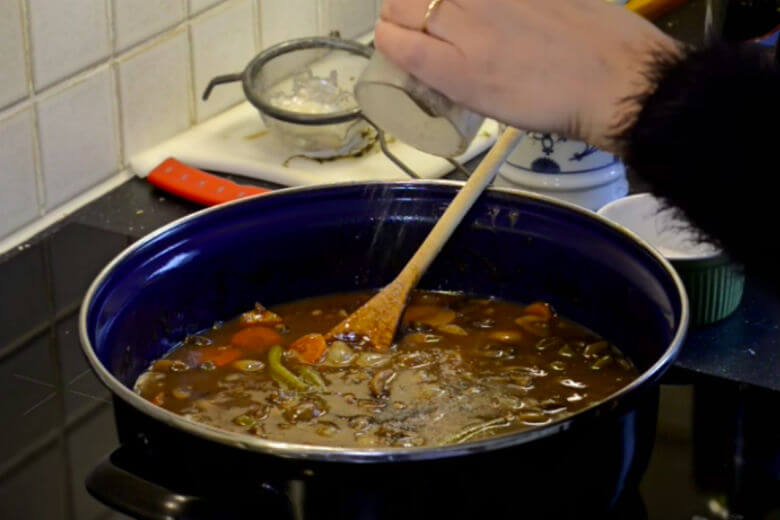 Dit klassieke stoofpotje MOET je deze herfst echt een keertje gemaakt ...