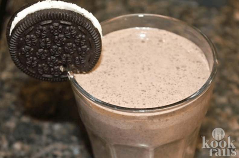 Deze Oreomilkshake is het verkoelende drankje van je dromen