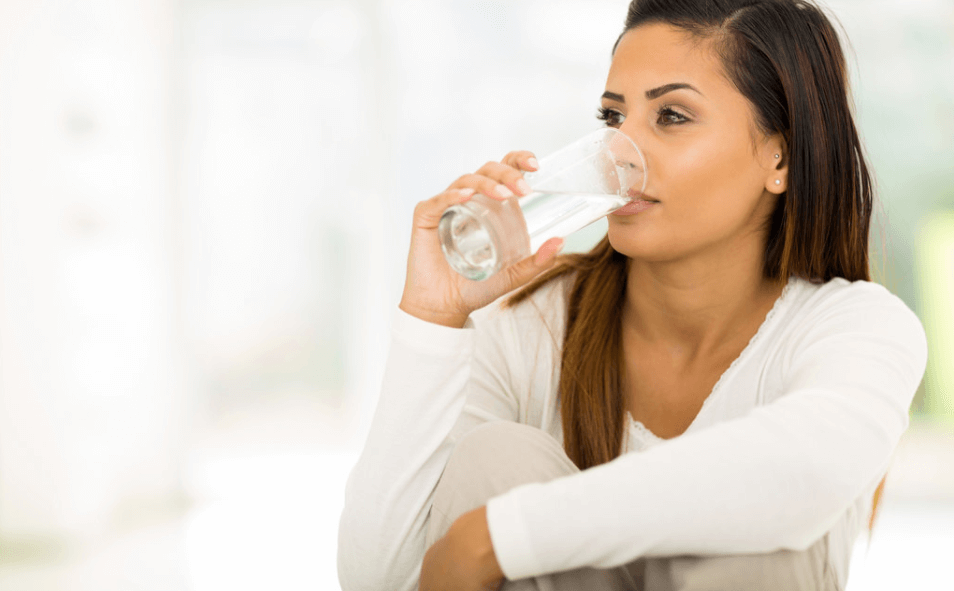 Met deze 9 trucjes lukt het je wel om meer water te drinken