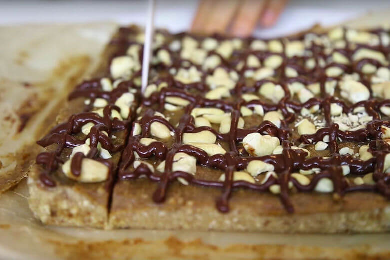 Schuldvrij genieten: zo maak je Snickers zonder koolhydraten