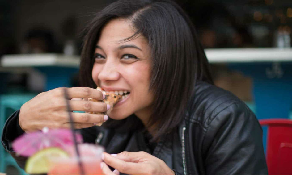 Droomvacature: iemand die de wereld over wil vliegen om eten te proeven