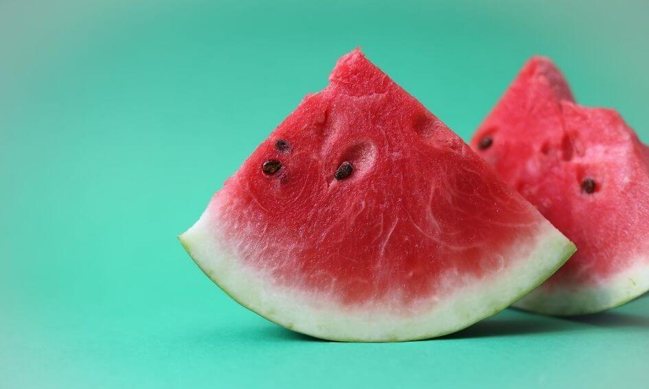 Wat er met je lichaam gebeurt als je watermeloen eet