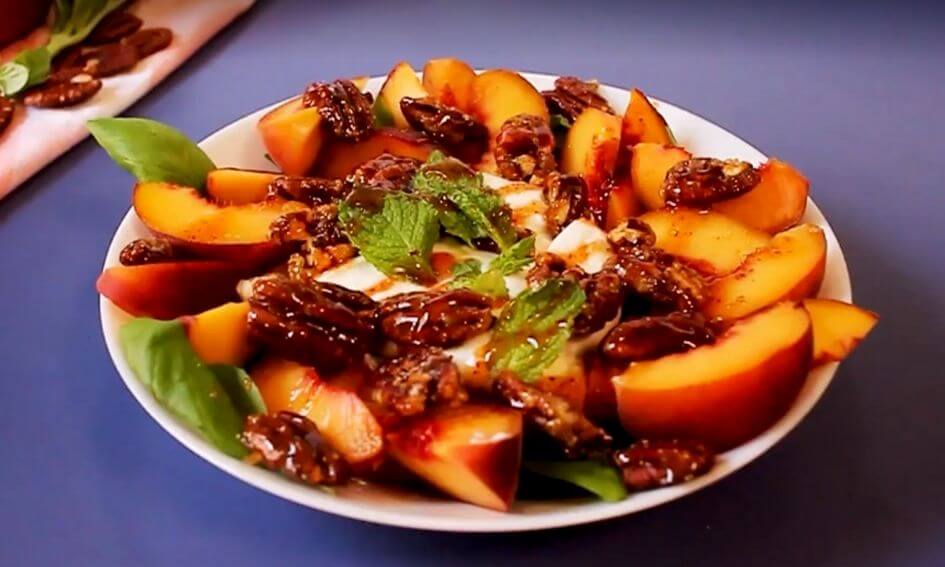 Recept: perzik en burrata caprese