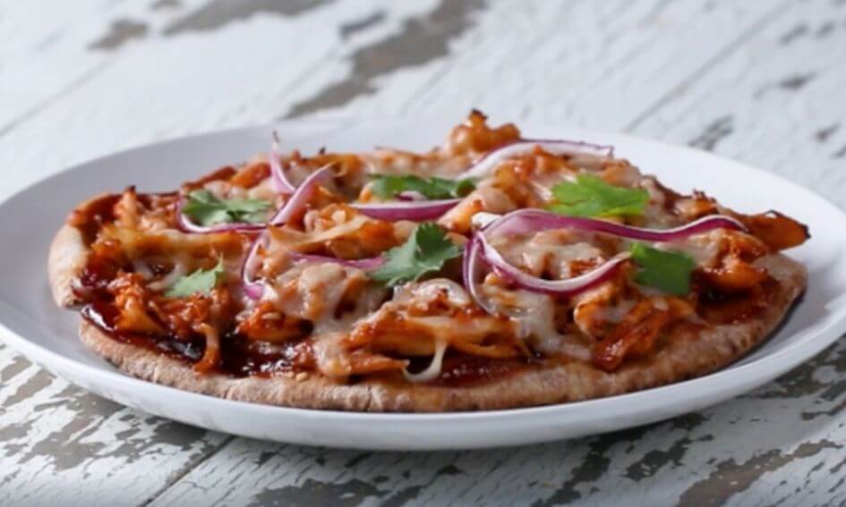 Recept: bbq-chicken pitapizza - KookFans.nl