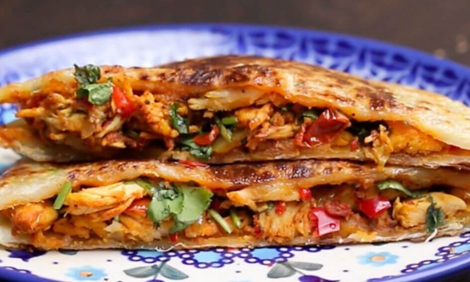 Recept: Indiase chili-chicken paratha’s