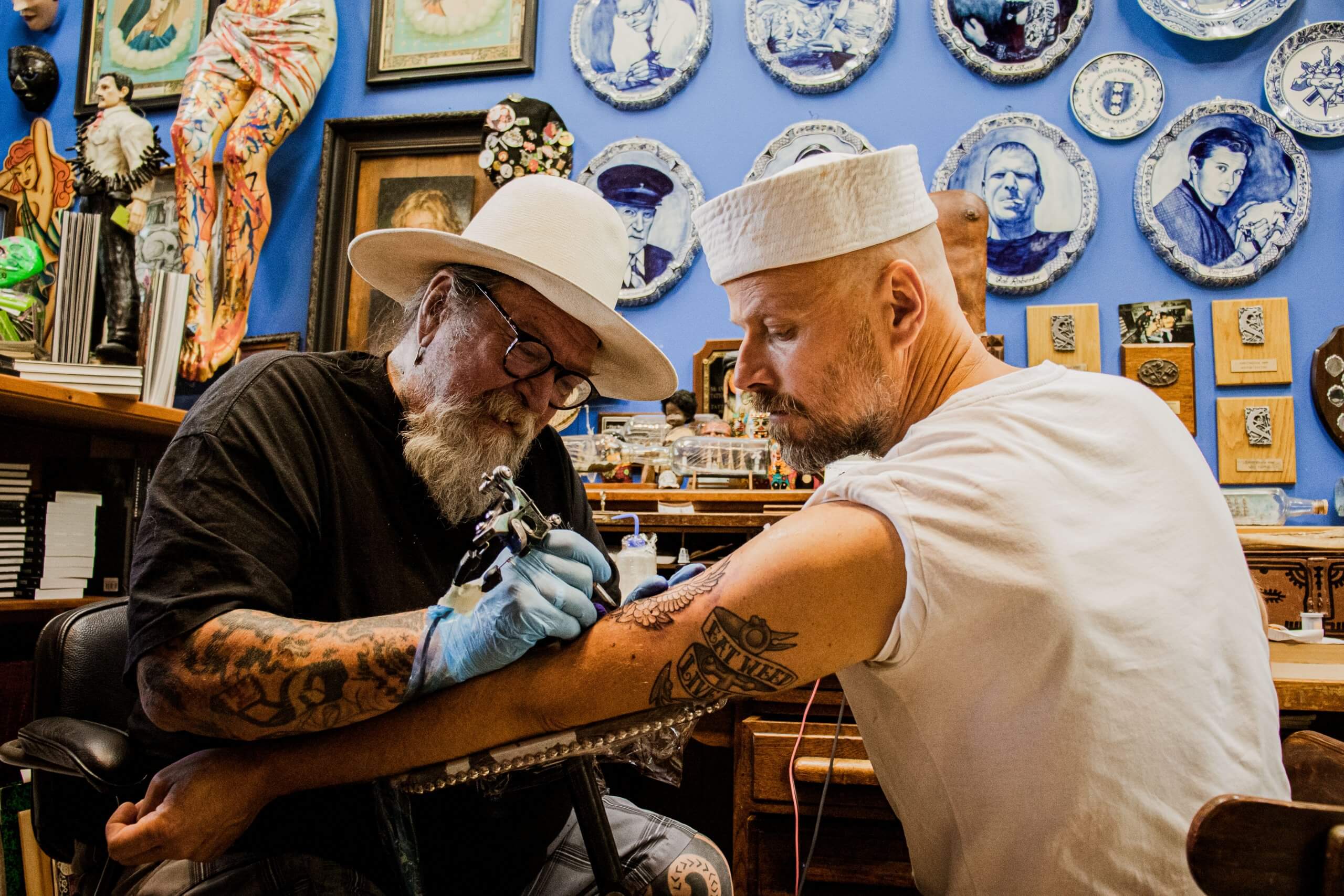 Dutch Weed Burger bestaat 10 jaar en trakteert op een Schiffmacher tatoeage