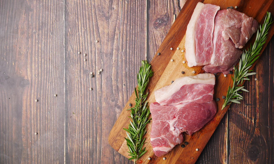 Varkensvlees kopen om heerlijke gerechten te maken