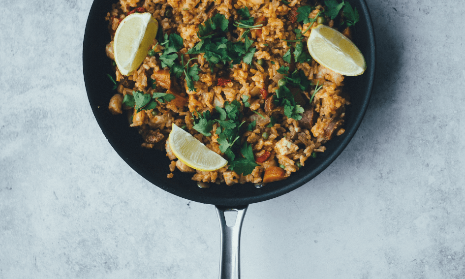Makkelijk recept: Spaans eenpansgerecht met rijst en kip