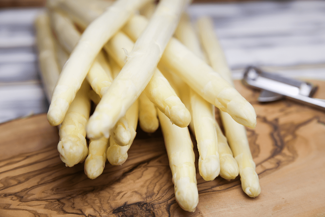 Recept: witte asperges met carbonarasaus